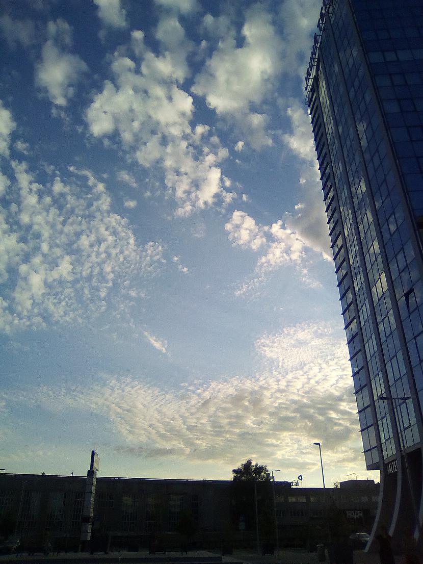 Debesis virs Jaunās Teikas - Spoki